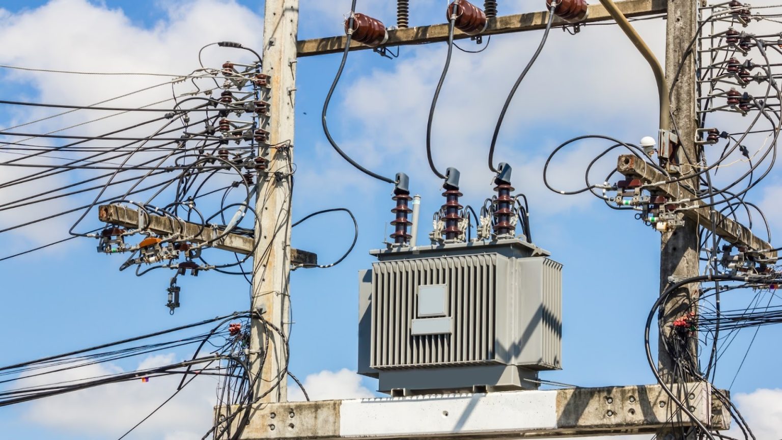 What are the Insulating Materials Used in Power Transformers?